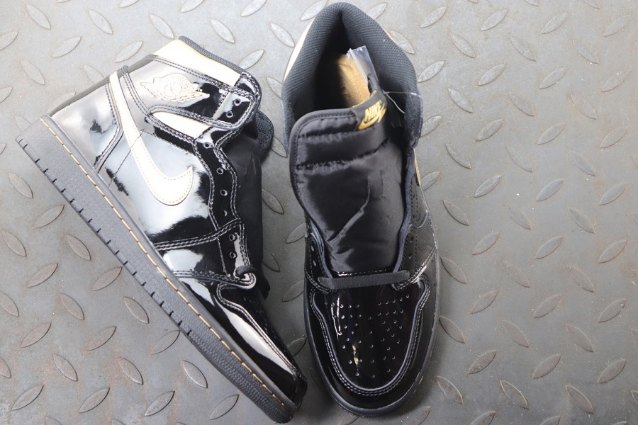 Air Jordan 1 Retro High OG 'Black Metallic Gold' - SneakerCool.com