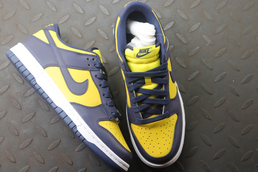 Dunk Low 'Michigan' 2021 - SneakerCool.com