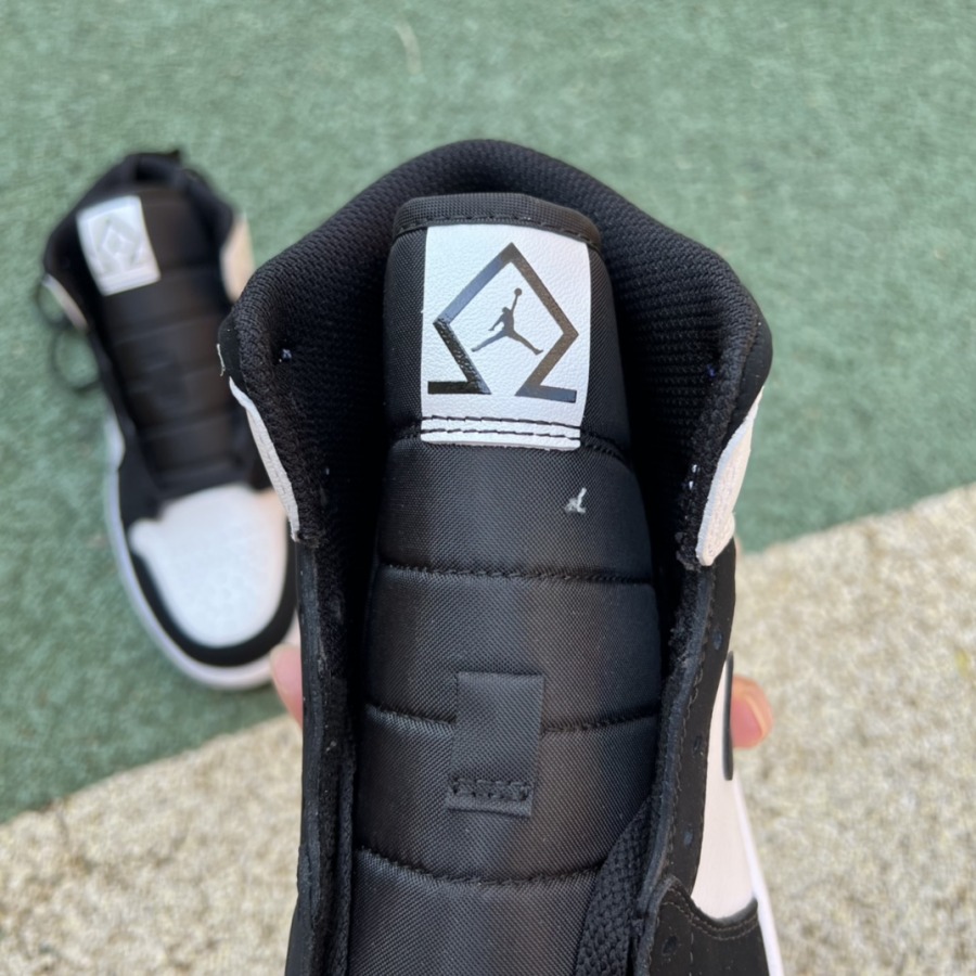 Air Jordan 1 Mid SE 'Diamond' - SneakerCool.com