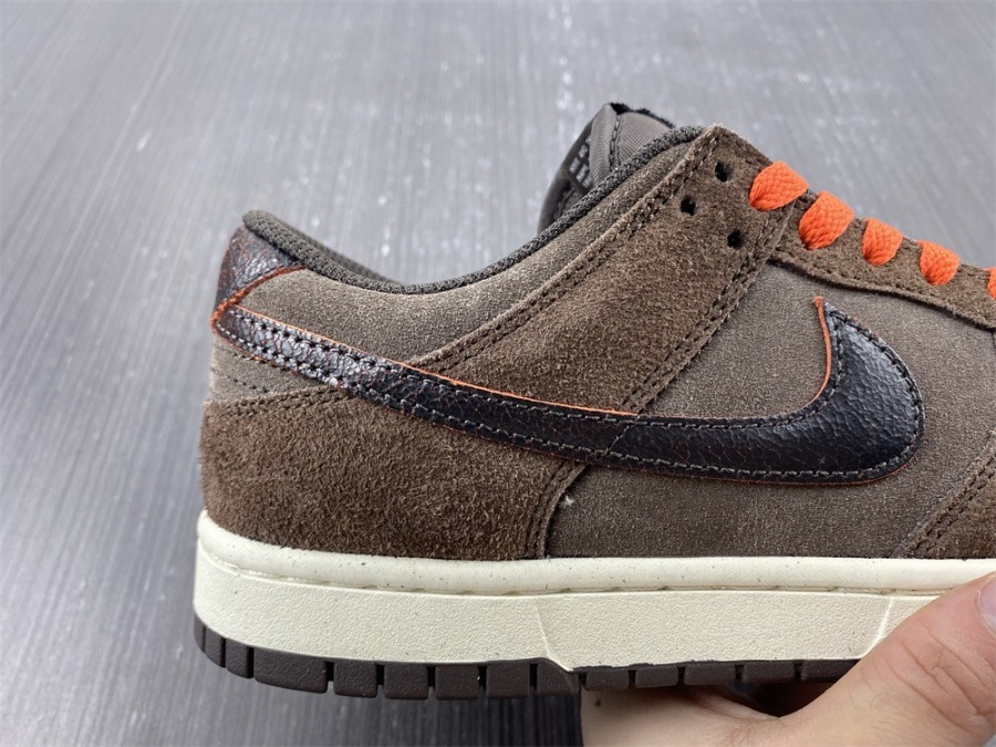 Dunk Low Retro Premium 'Baroque Brown' - SneakerCool.com