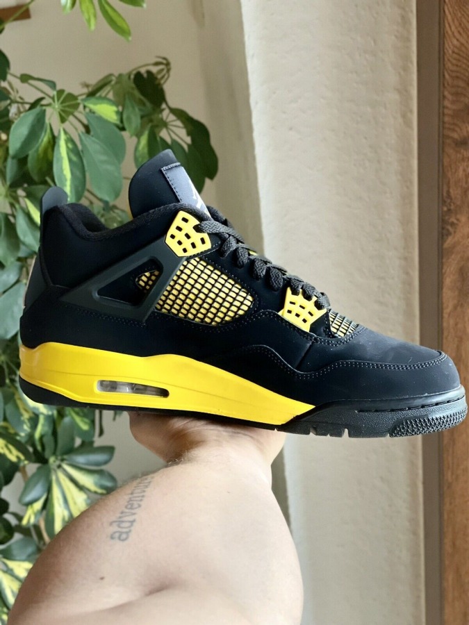 Air Jordan 4 Retro 'Thunder' 2023 - SneakerCool.com