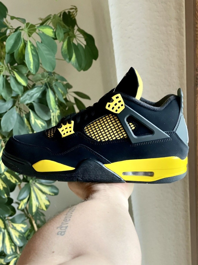 Air Jordan 4 Retro 'Thunder' 2023 - SneakerCool.com
