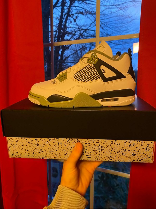 Air Jordan 4 Retro 'Seafoam' - SneakerCool.com