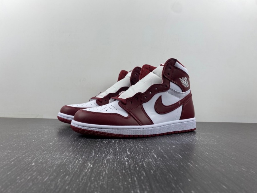 Air Jordan 1 Retro High OG 'Team Red' - SneakerCool.com