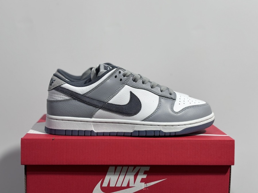 Dunk Low SE 'Light Carbon' - SneakerCool.com