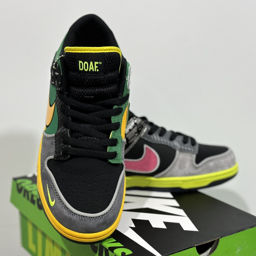 Dunk Low 'What the Duck - University of Oregon Home' PE - SneakerCool.com